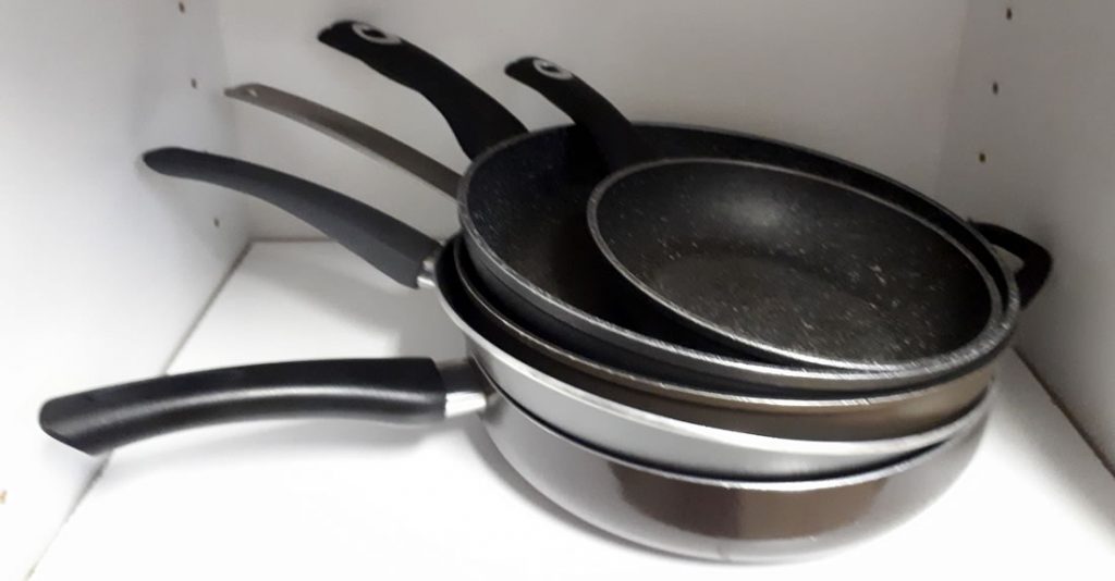 My top three ideas to store frying pans – Nice & Neat